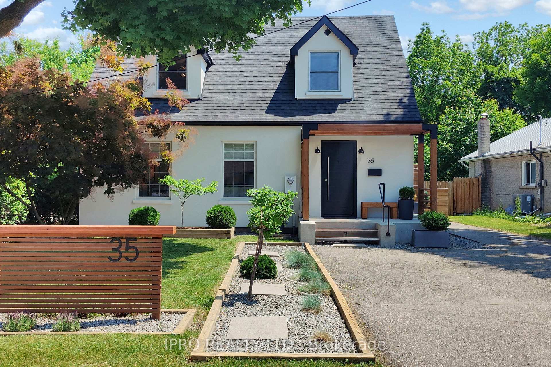 35 Clarence Street, Brampton, ON L6W 1S2