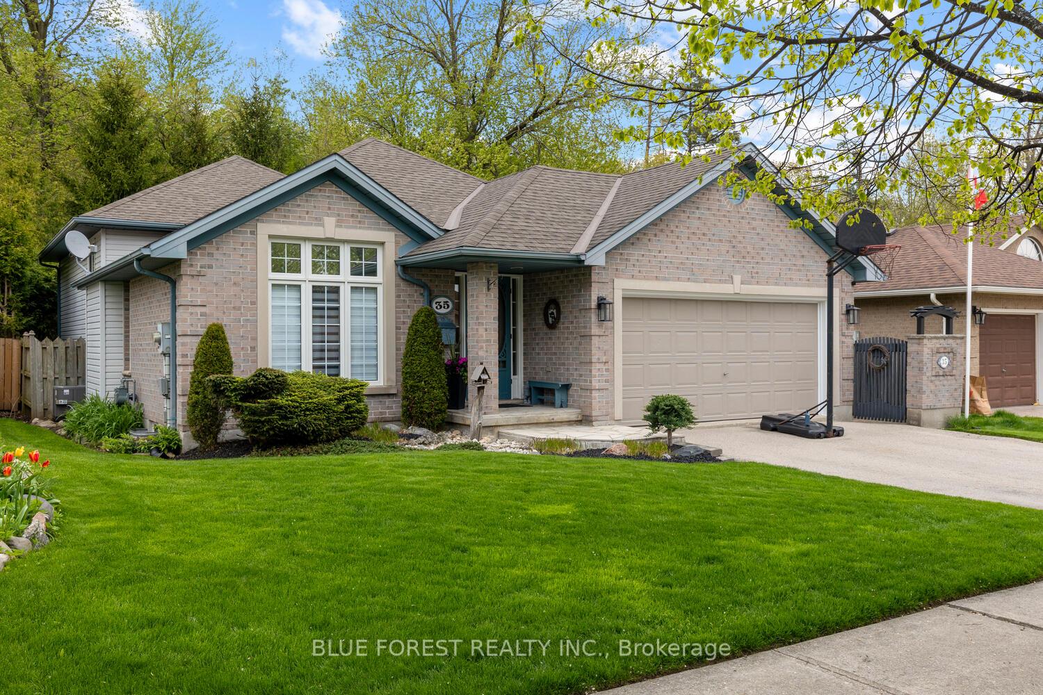 35 Exmouth Drive, London East, ON N5V 4V1