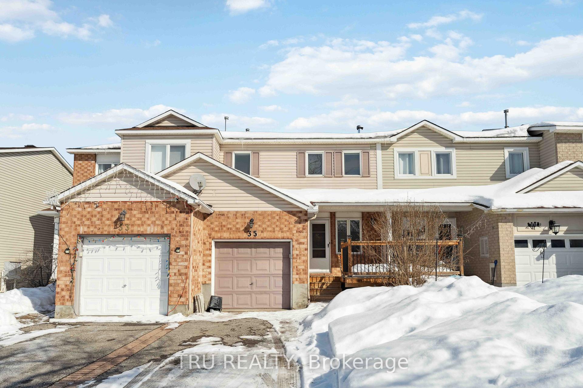 35 Helmsdale Drive, Kanata, ON K2K 2S2