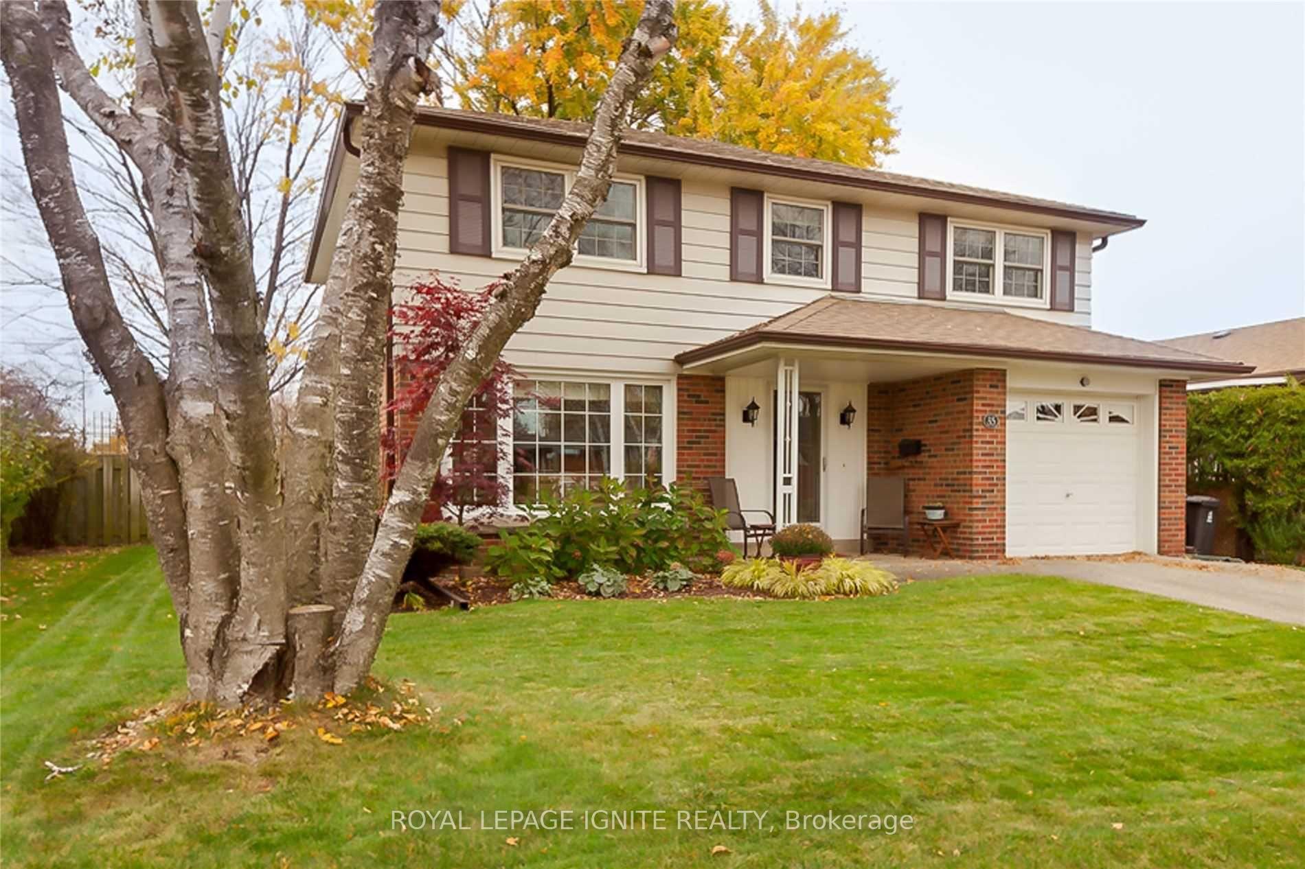 35 Hobden Place, Toronto, ON M9R 3R6
