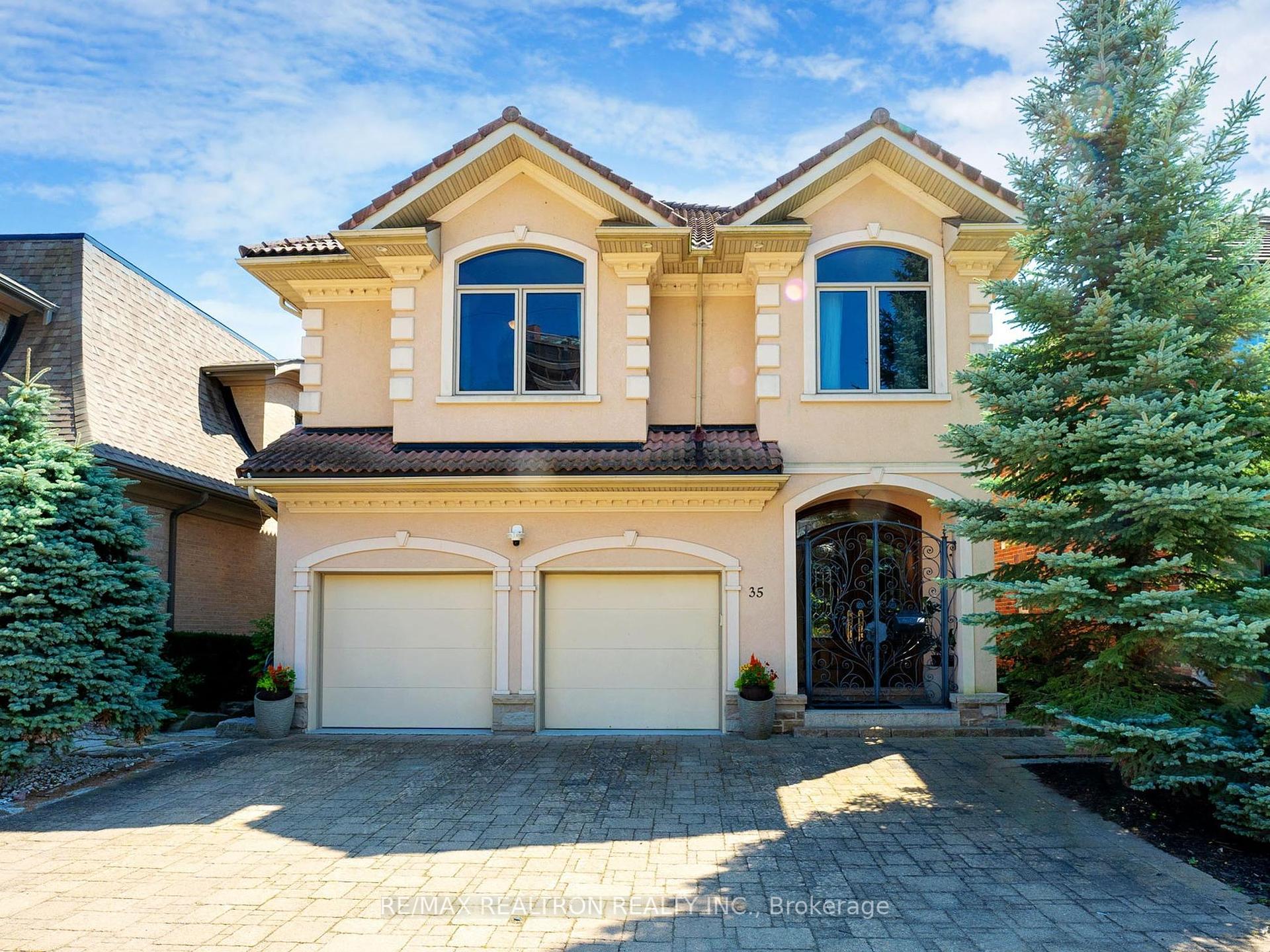 35 Kempenfelt Drive, Barrie, ON L4M 1B8