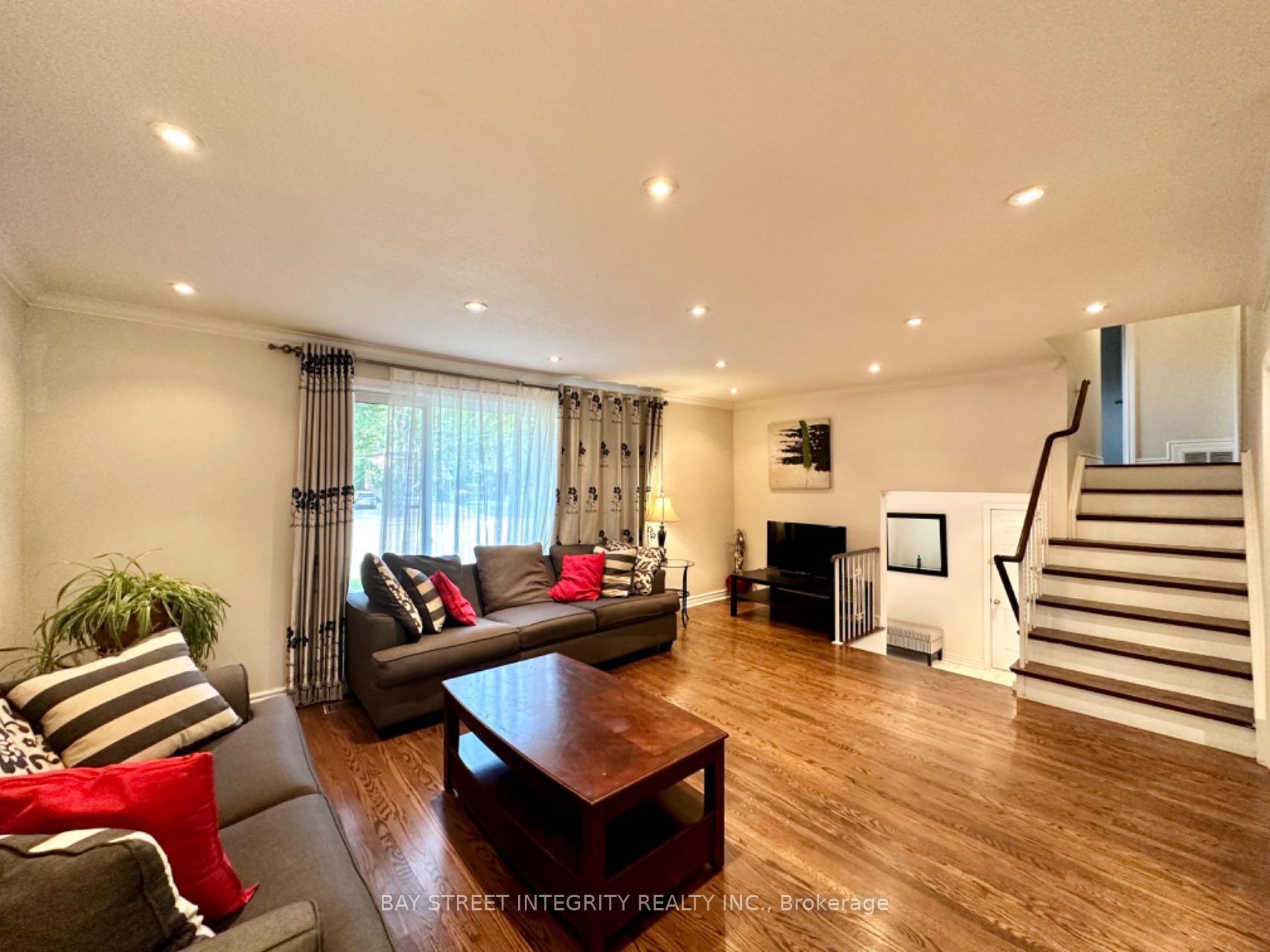 35 Lailey Crescent, Toronto, ON M2N 4H2
