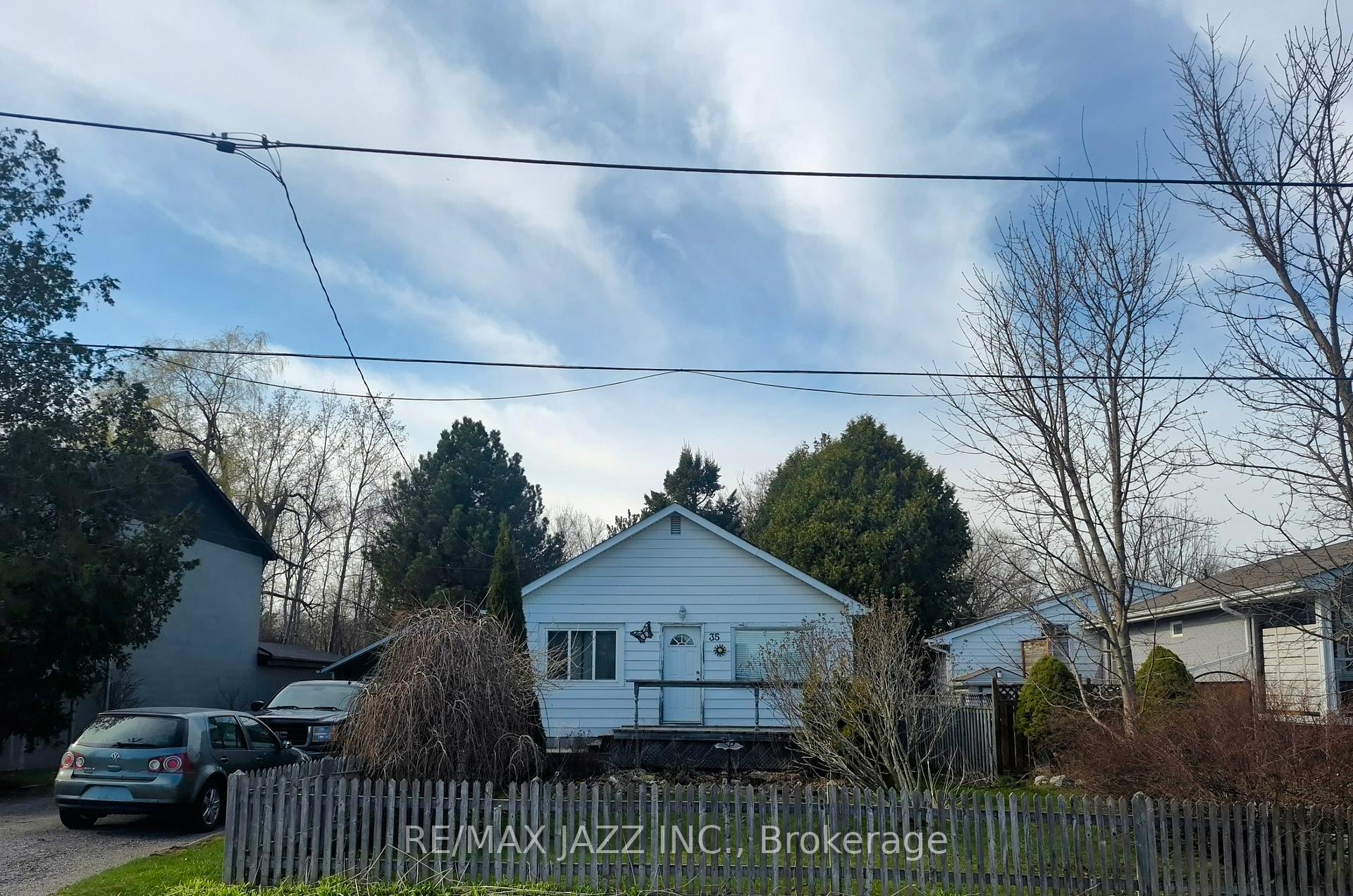 35 Maple Street, Uxbridge, ON L9P 1C8