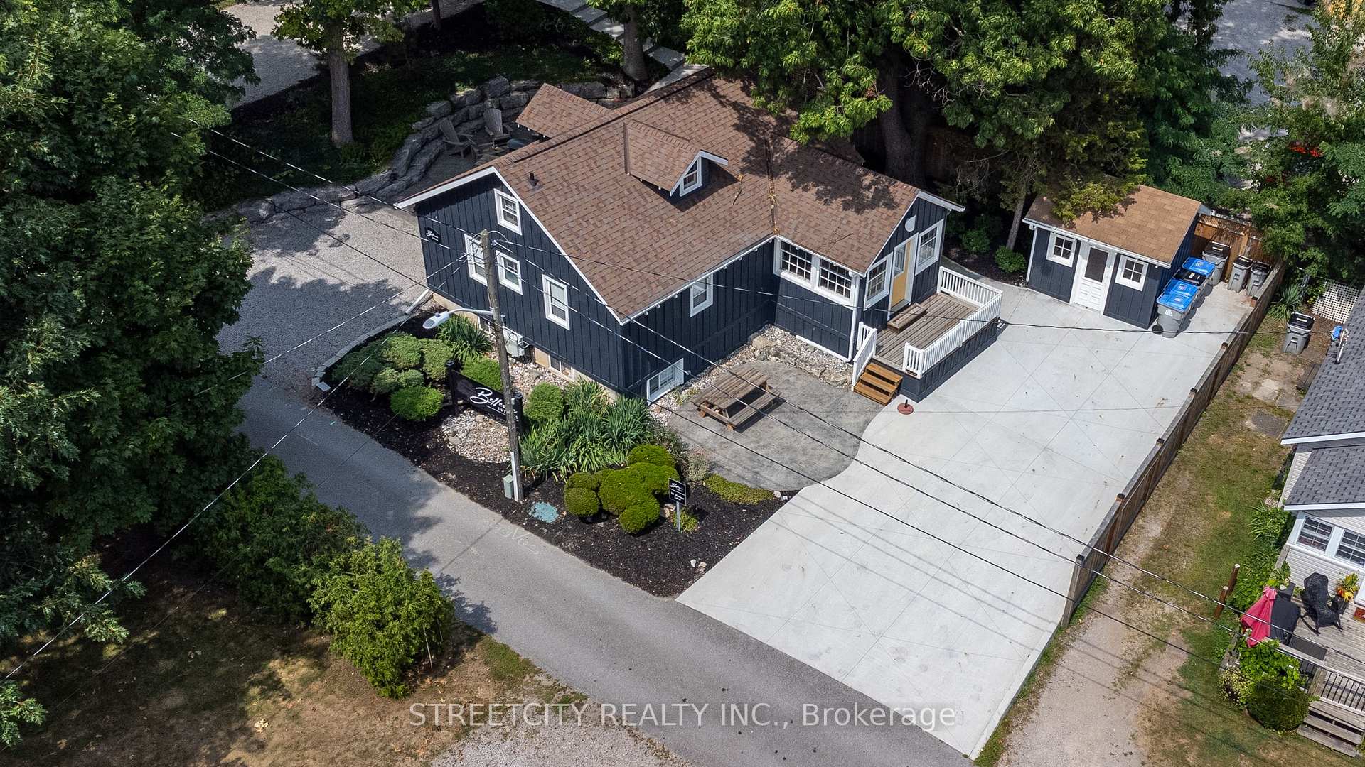 35 Morenz Lane, Lambton Shores, ON N0M 1T0