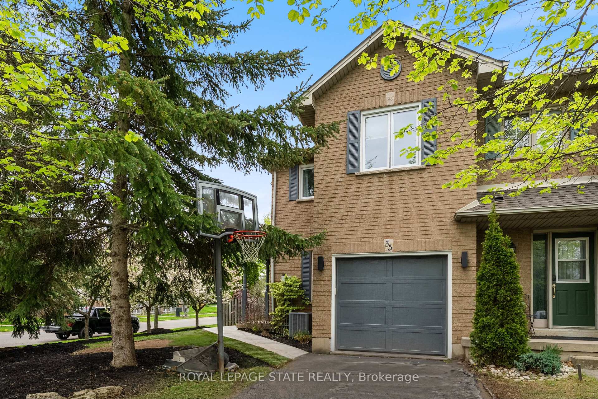 35 Morwick Drive, Hamilton, ON L9G 4Y4