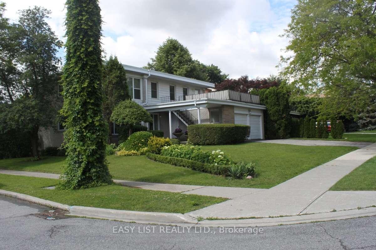 35 Tournament Drive, Toronto, ON M2P 1K1