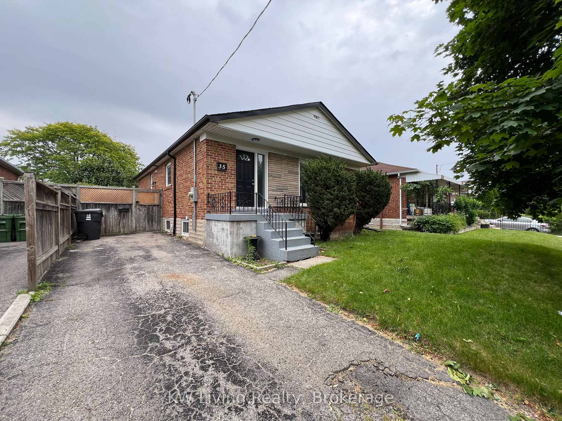 Lower - 35 Vauxhall Drive, Toronto, ON M1P 1P8