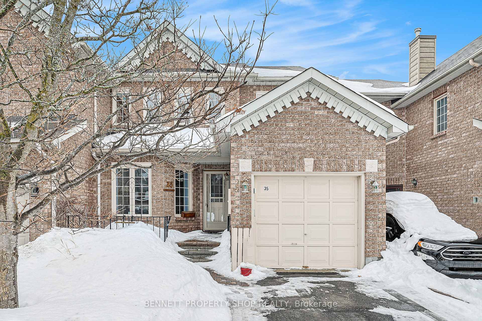 35 Windeyer Crescent, Kanata, ON K2K 2P7