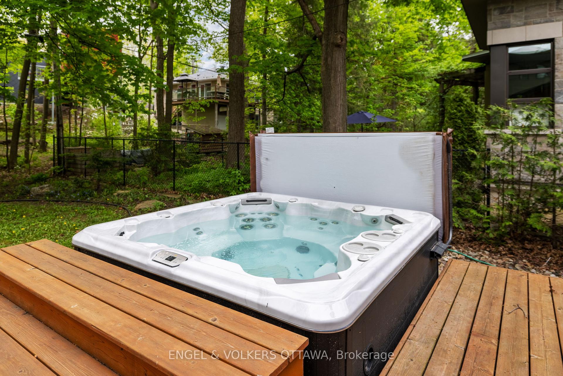 350 Cunningham Avenue, Alta Vista and Area, ON K1H 6B4