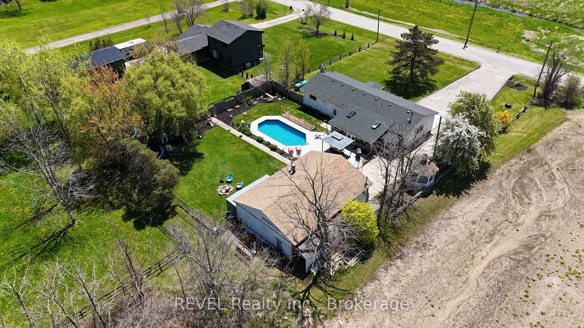 350 Kemp Road W, Grimsby, ON L3M 4E7