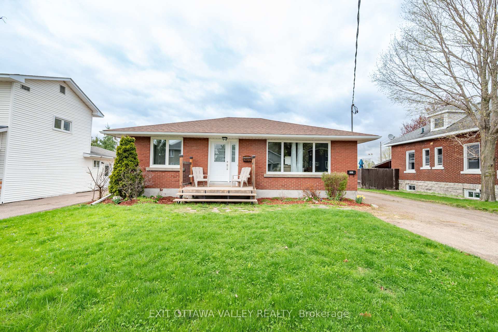 351 Metcalfe Street, Pembroke, ON K8A 2W1