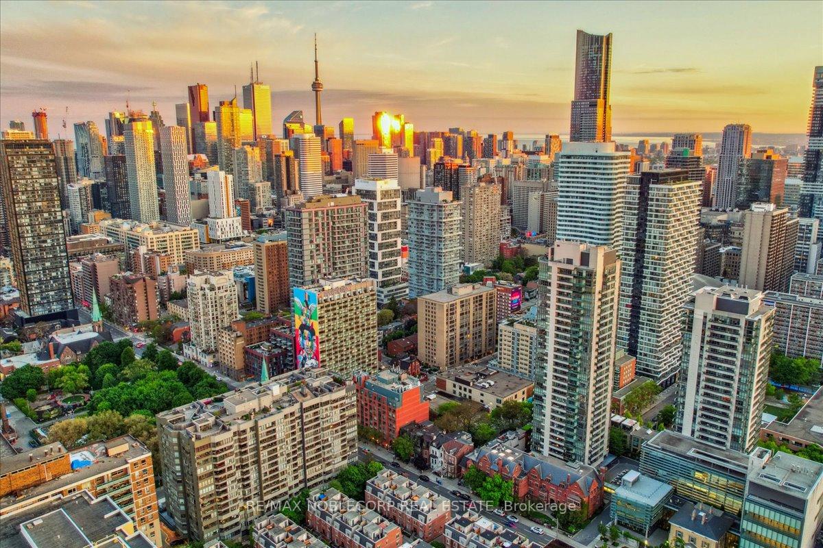 352 - 415 Jarvis Street, Toronto, ON M4Y 3C1