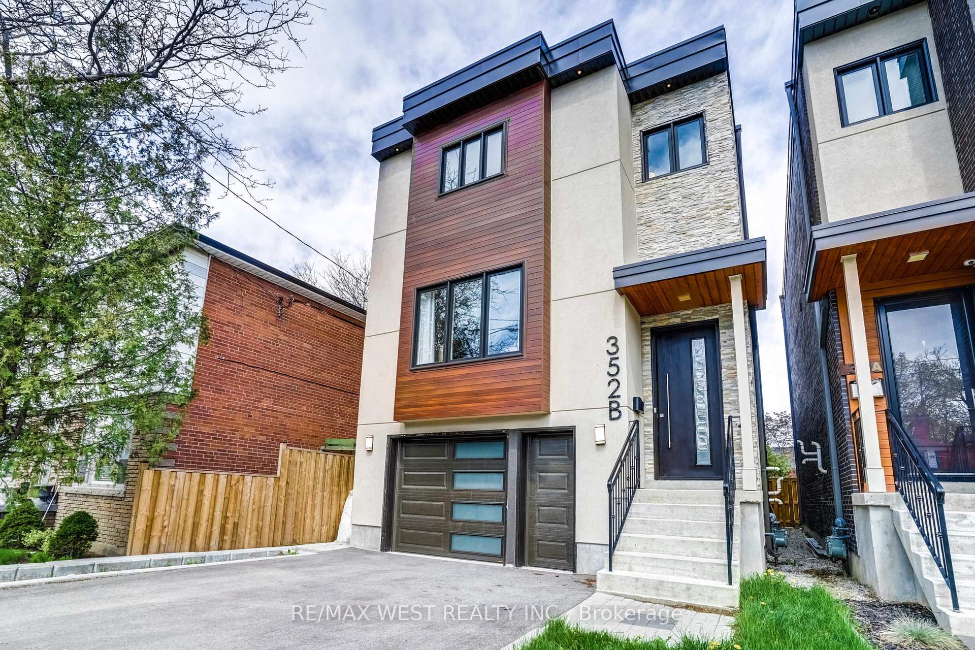 352B Lawrence Avenue W, Toronto, ON M5M 1B7
