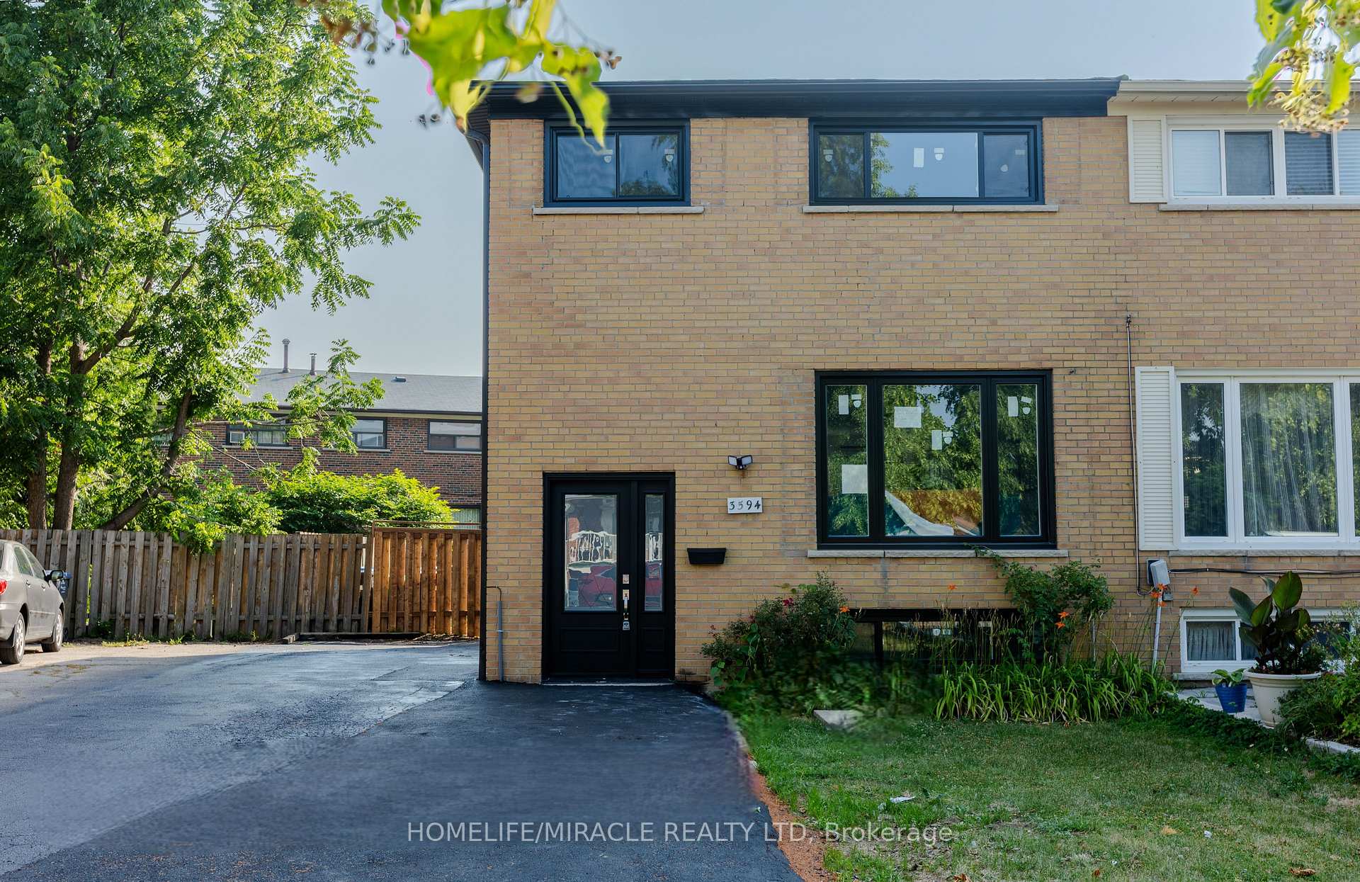 3594 Laddie Crescent, Mississauga, ON L4T 1N1