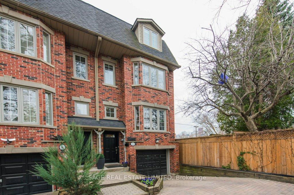 35A Spruce Street, Toronto, ON M5A 2H8