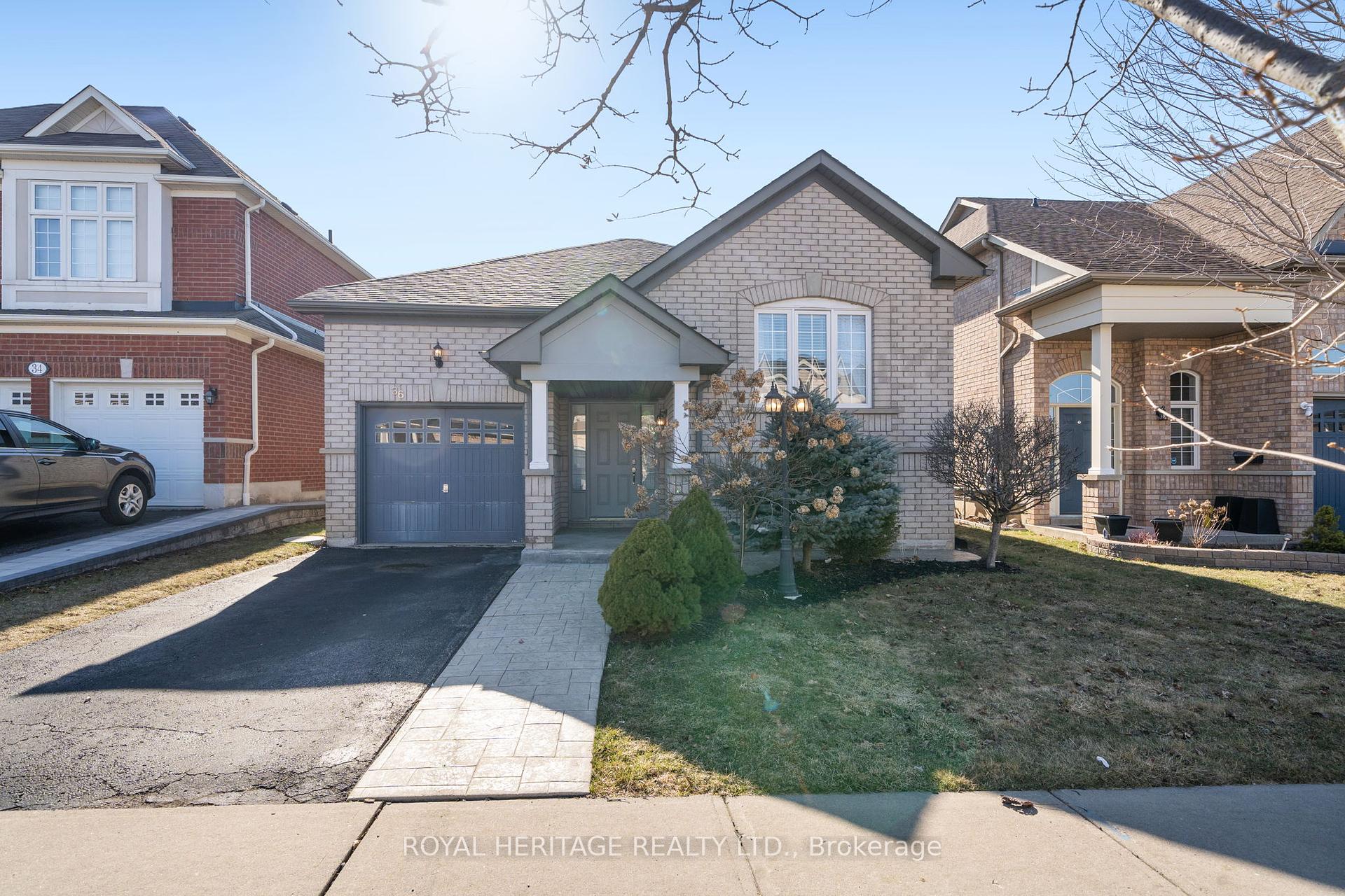 36 Tamarisk Street, Whitby, ON L1R 3N2