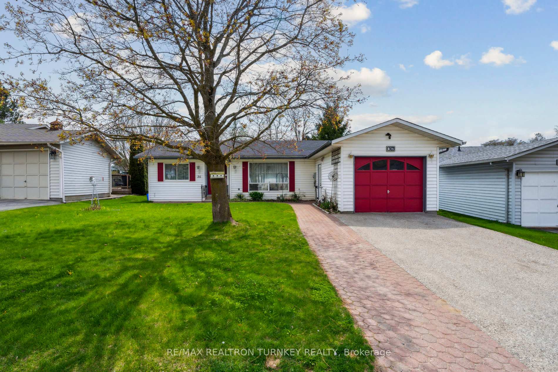 36 Tecumseth Pines Drive, New Tecumseth, ON L0G 1W0