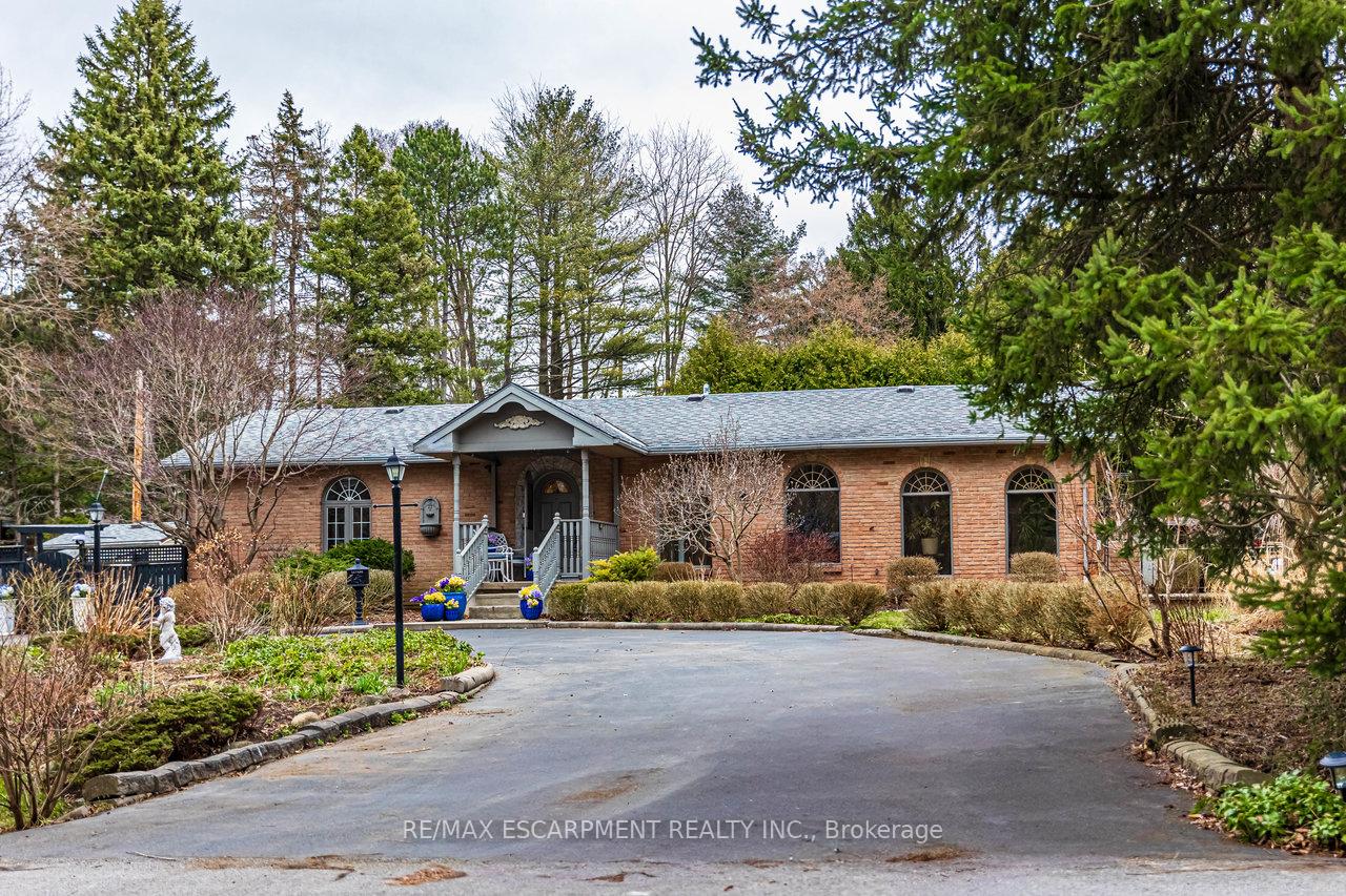 365 Eleanor Place, Hamilton, ON L9G 3J6