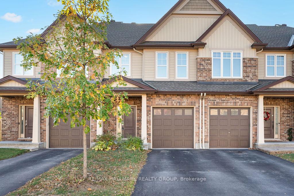 366 Alasken Drive, Blossom Park - Airport and Area, ON K1T 0M4