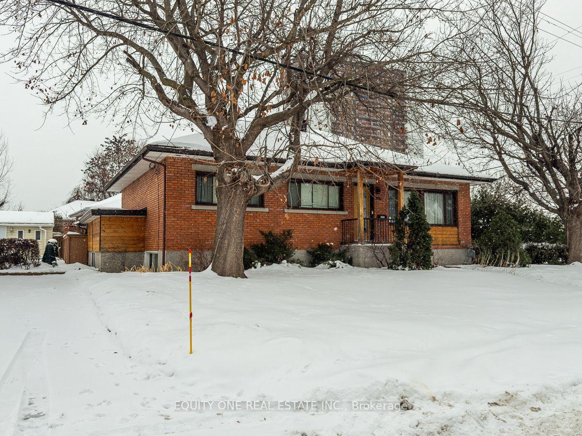 366 Maria Goretti Circle, Vanier and Kingsview Park, ON K1L 7K8