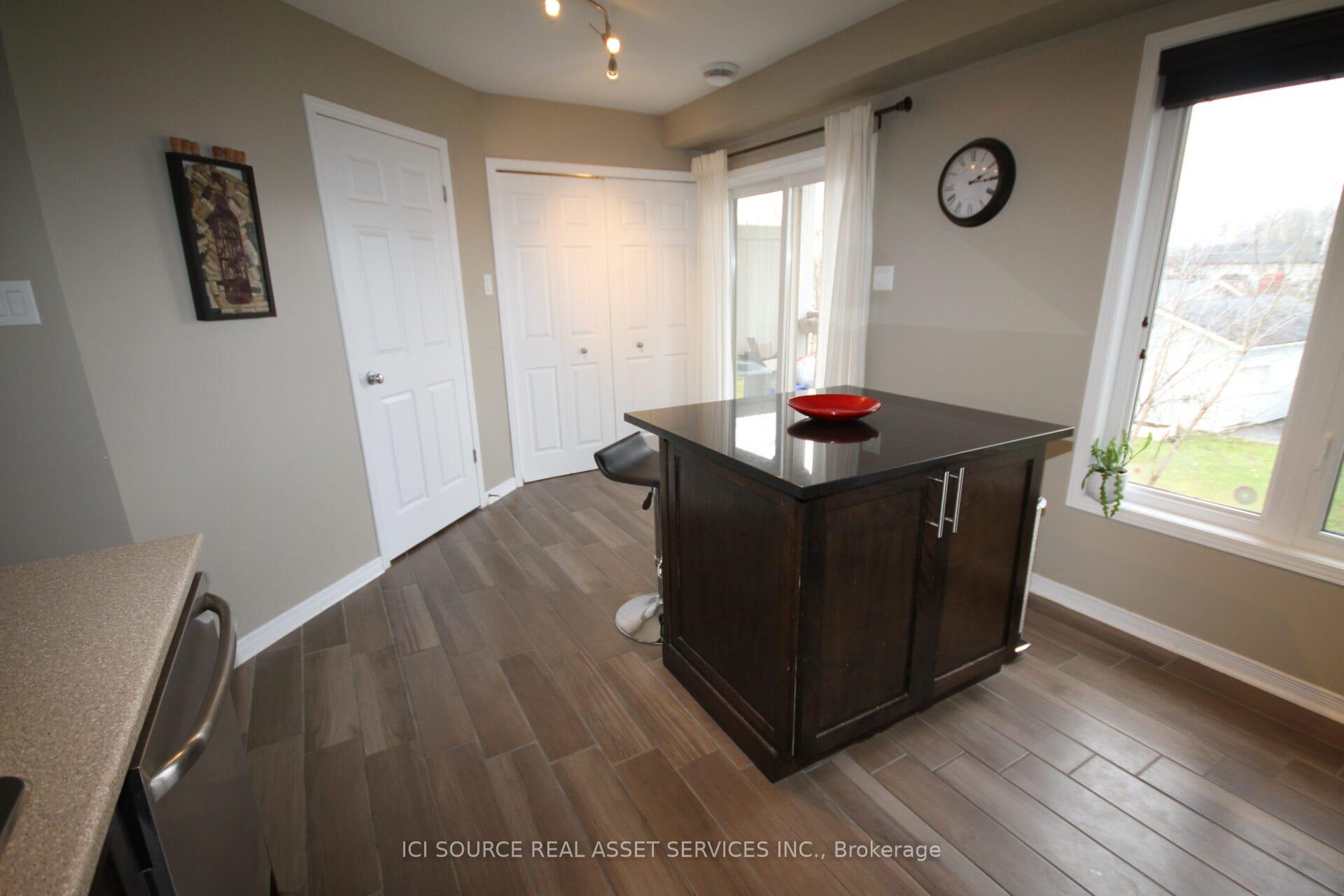 368 Galston Private, Orleans - Convent Glen and Area, ON K1W 0G3