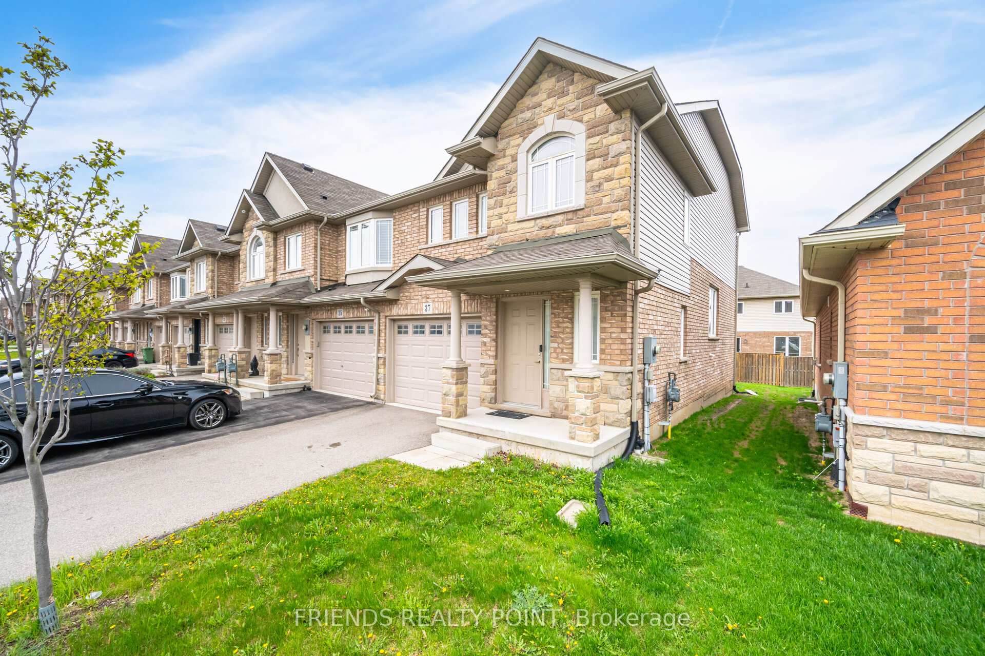 37 Charleswood Crescent, Hamilton, ON L0R 1P0