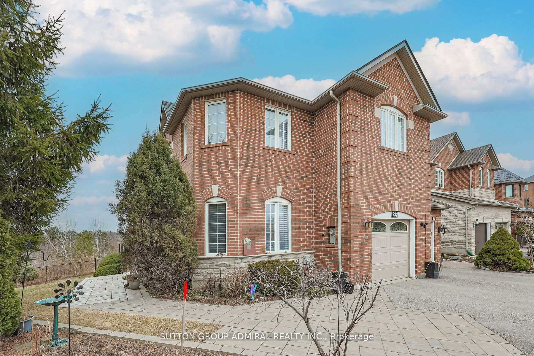 37 Edgemont Court, Richmond Hill, ON L4S 2H8