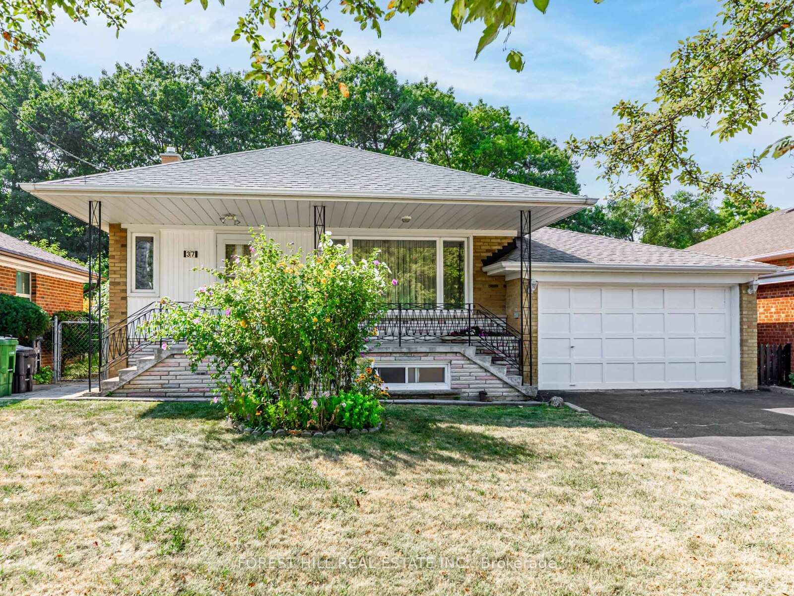 37 George Anderson Drive, Toronto, ON M6M 2Y7