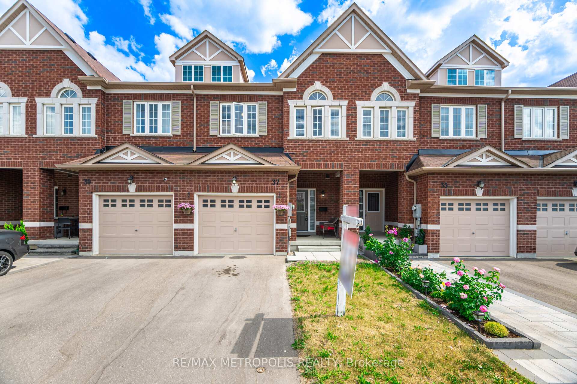 37 Jevons Drive, Ajax, ON L1Z 0T5