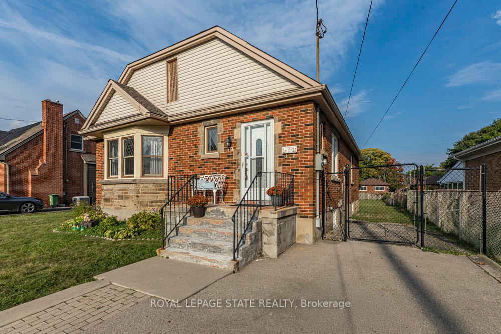 37 Lower Horning Road, Hamilton, ON L8S 3E9