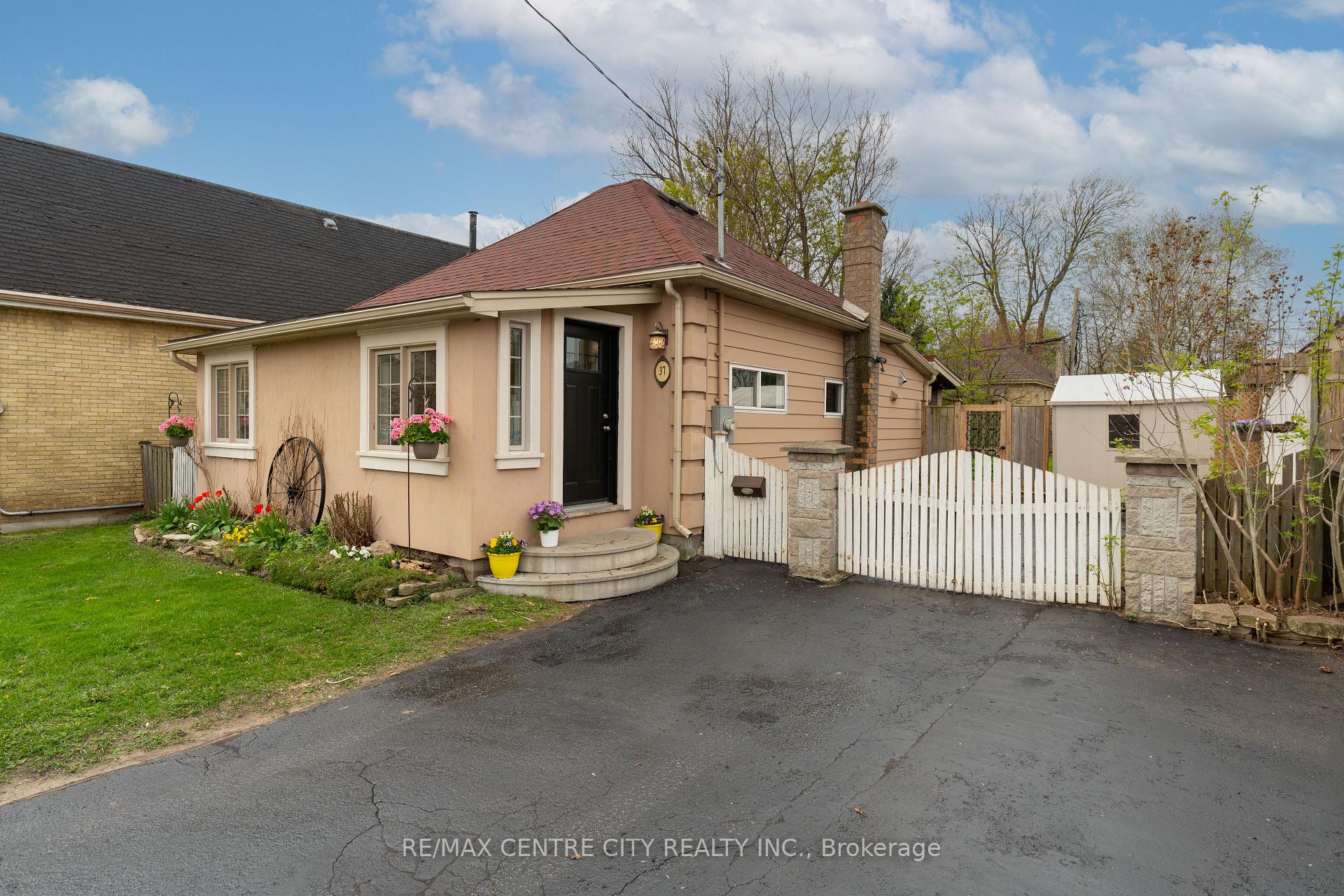 37 Pegler Street, London East, ON N5Z 2B4