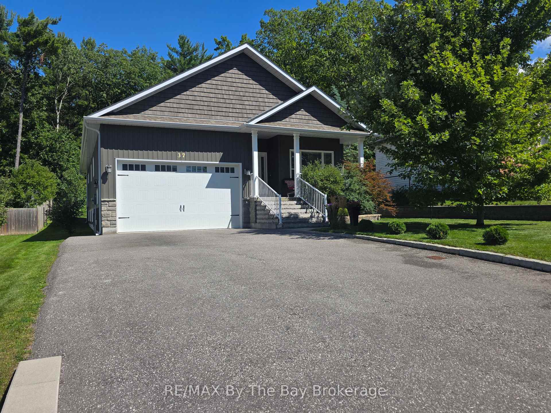 37 Wesley Avenue, Wasaga Beach, ON L9Z 1C8
