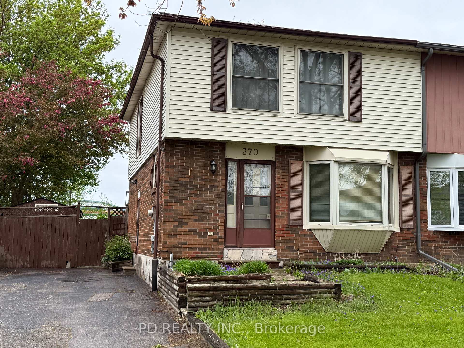 370 Rosedale Drive, Whitby, ON L1N 1Z4