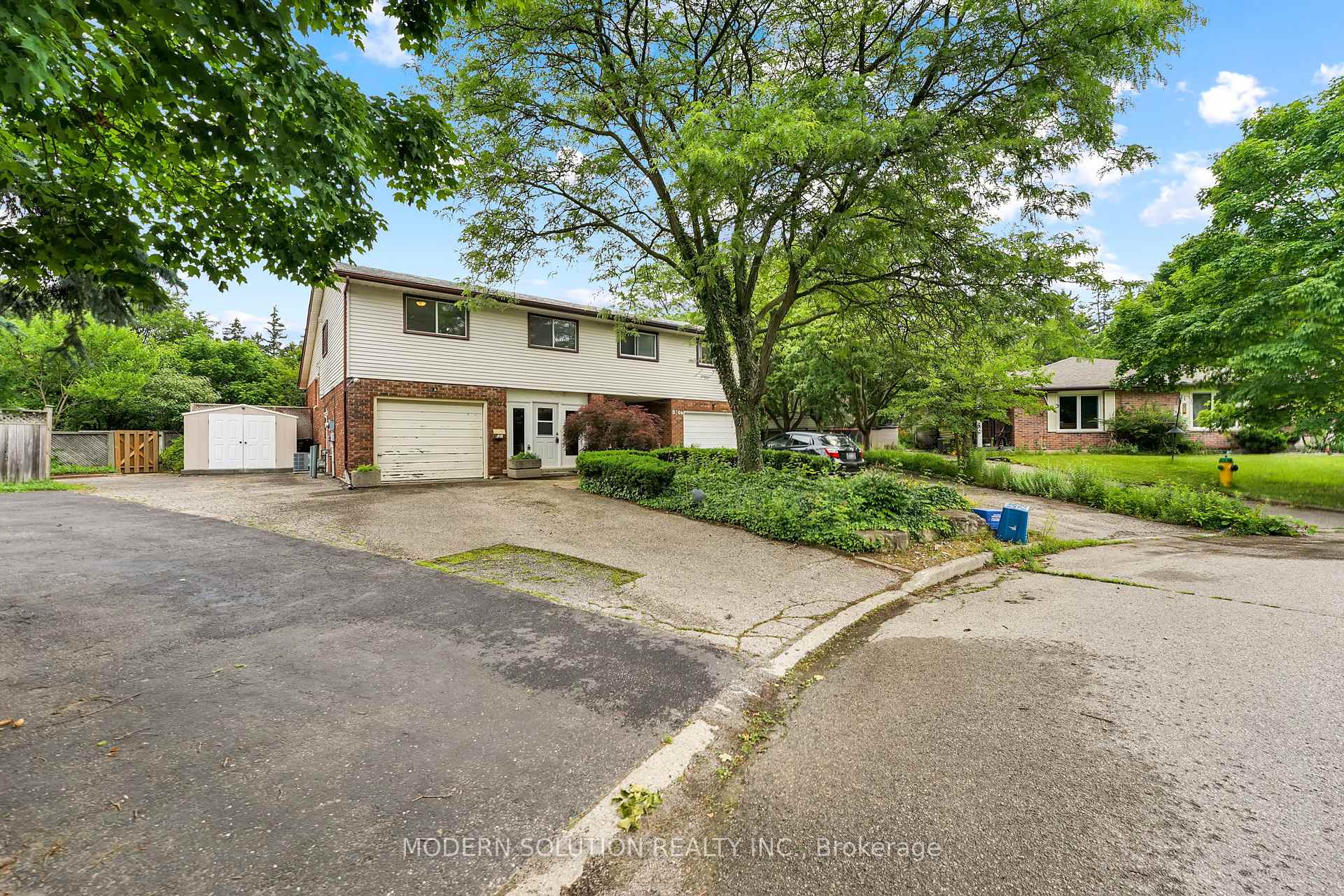 370A Churchill Court, Waterloo, ON N2L 6B4