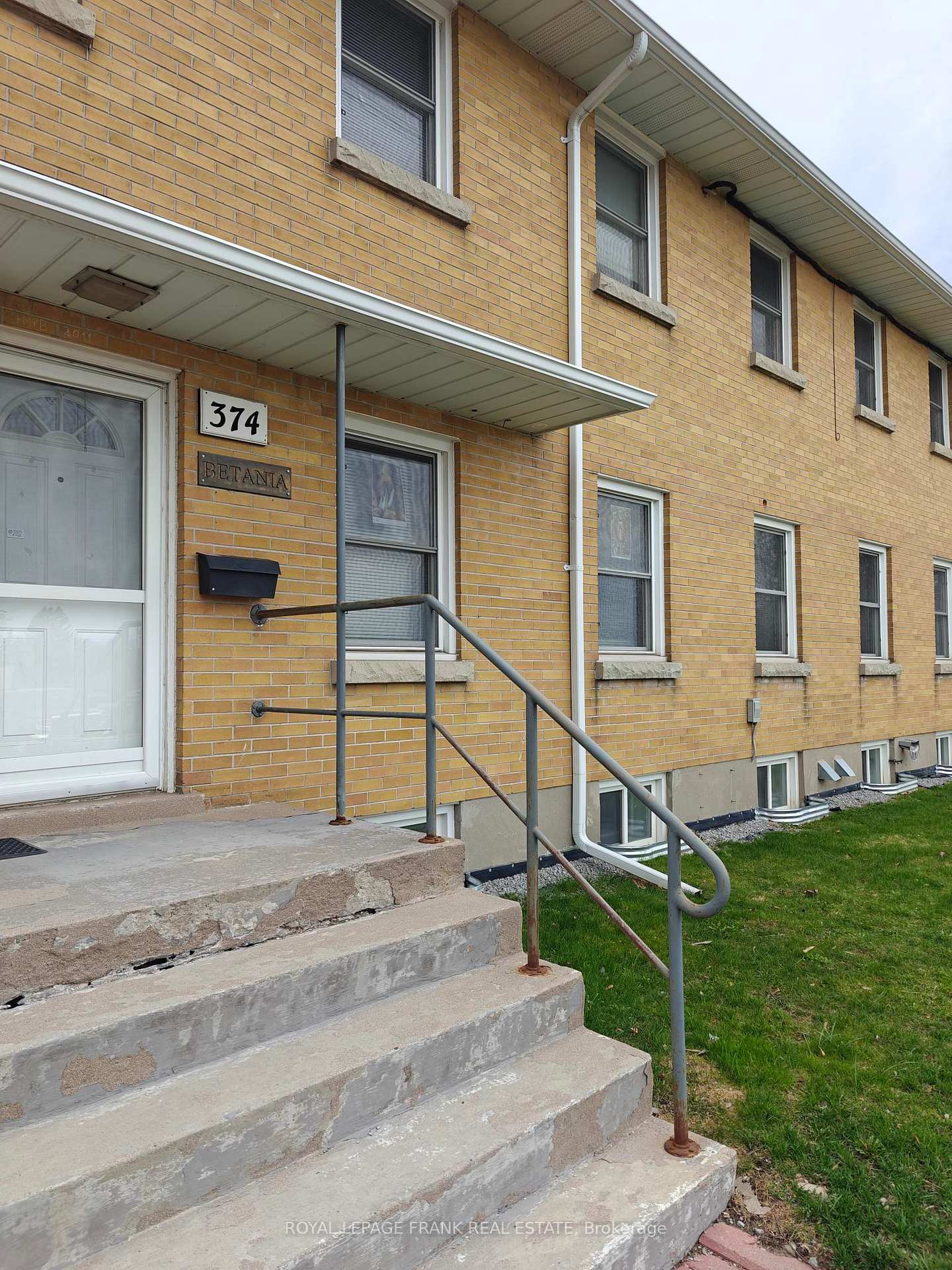 Room #10 - 374 Central Park Boulevard S, Oshawa, ON L1H 5X2