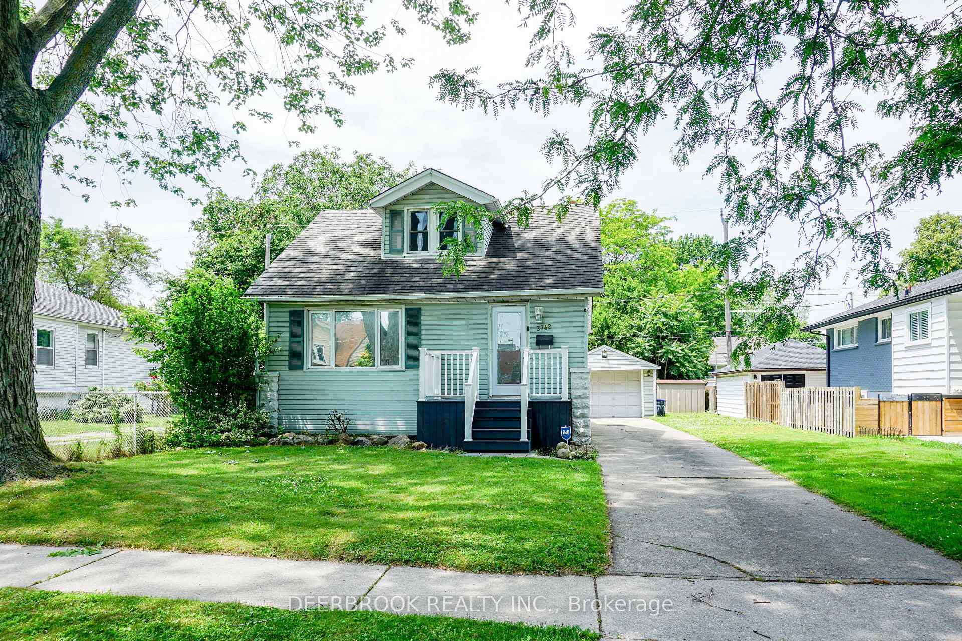 3742 Montcalm Street, Windsor, ON N9C 2A9