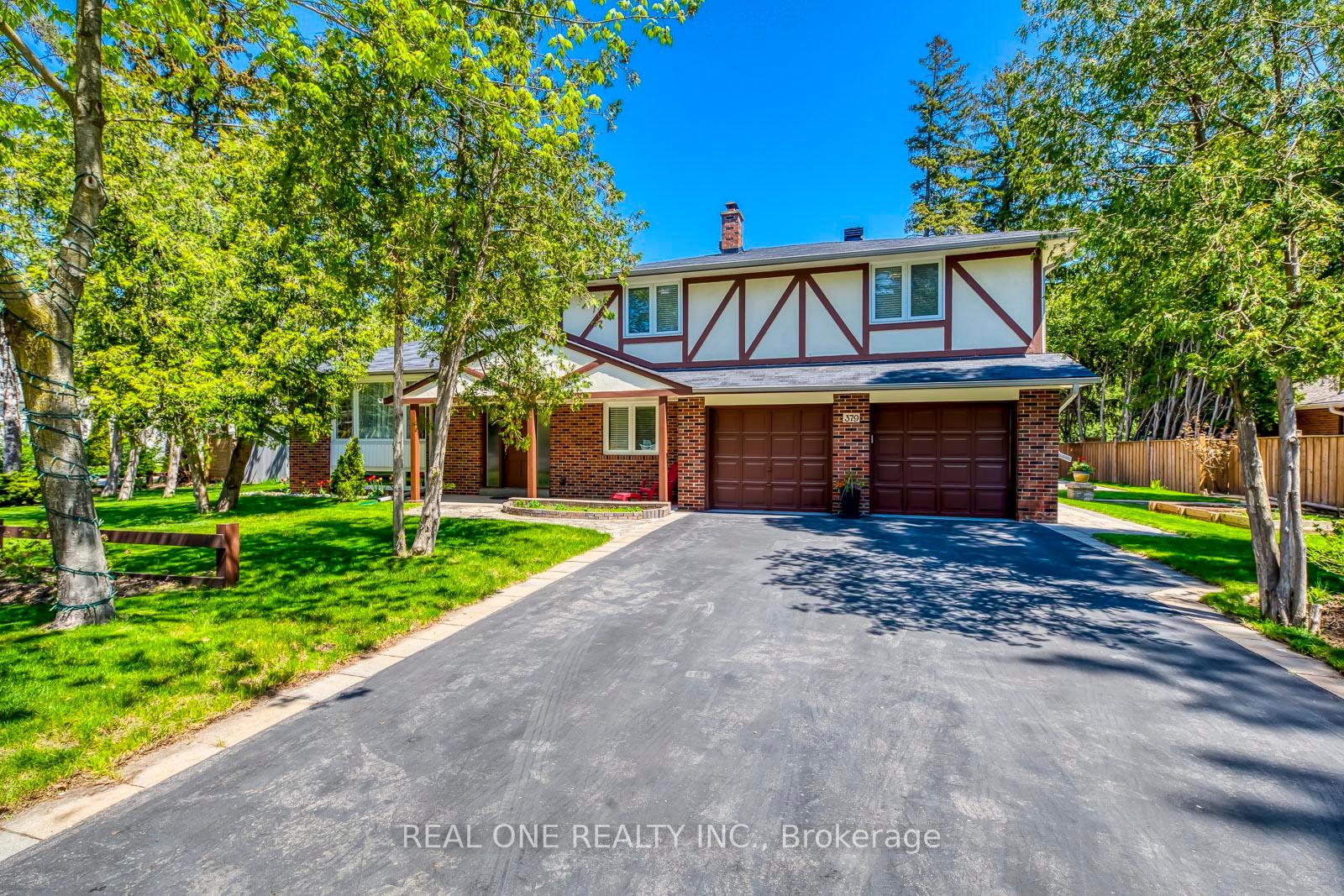 379 Maple Grove Drive, Oakville, ON L6J 4V6