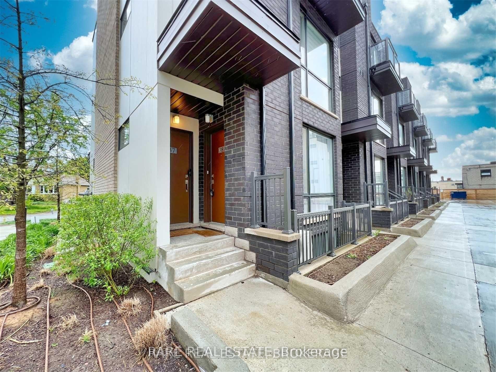 38 - 26 Fieldway Road N, Toronto, ON M8Z 3L2