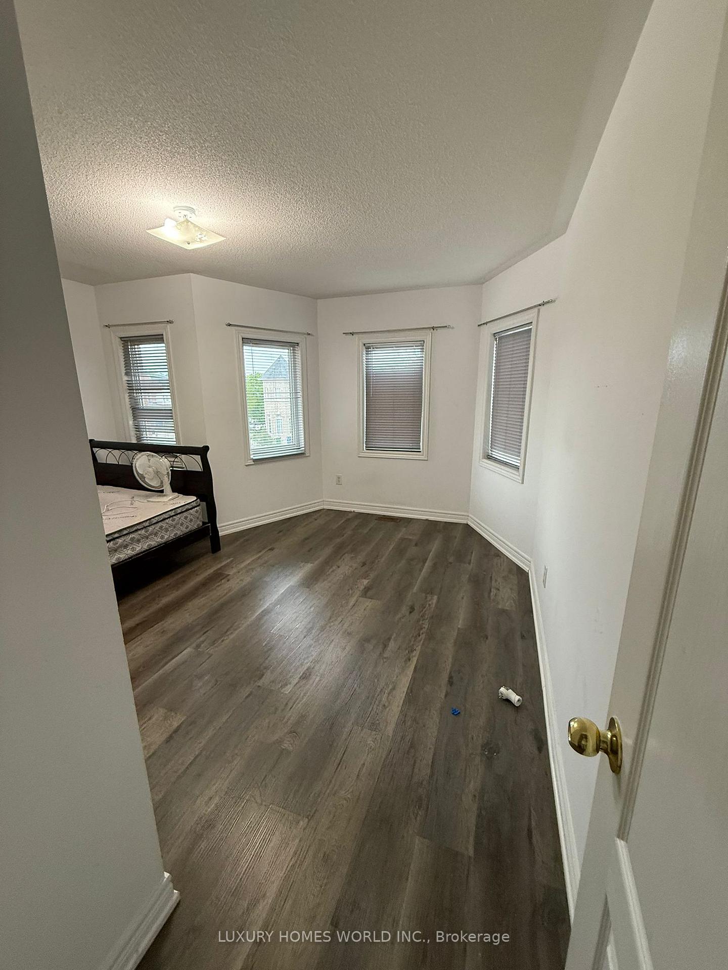 38 Glacier Crescent, Toronto, ON M1X 2A8