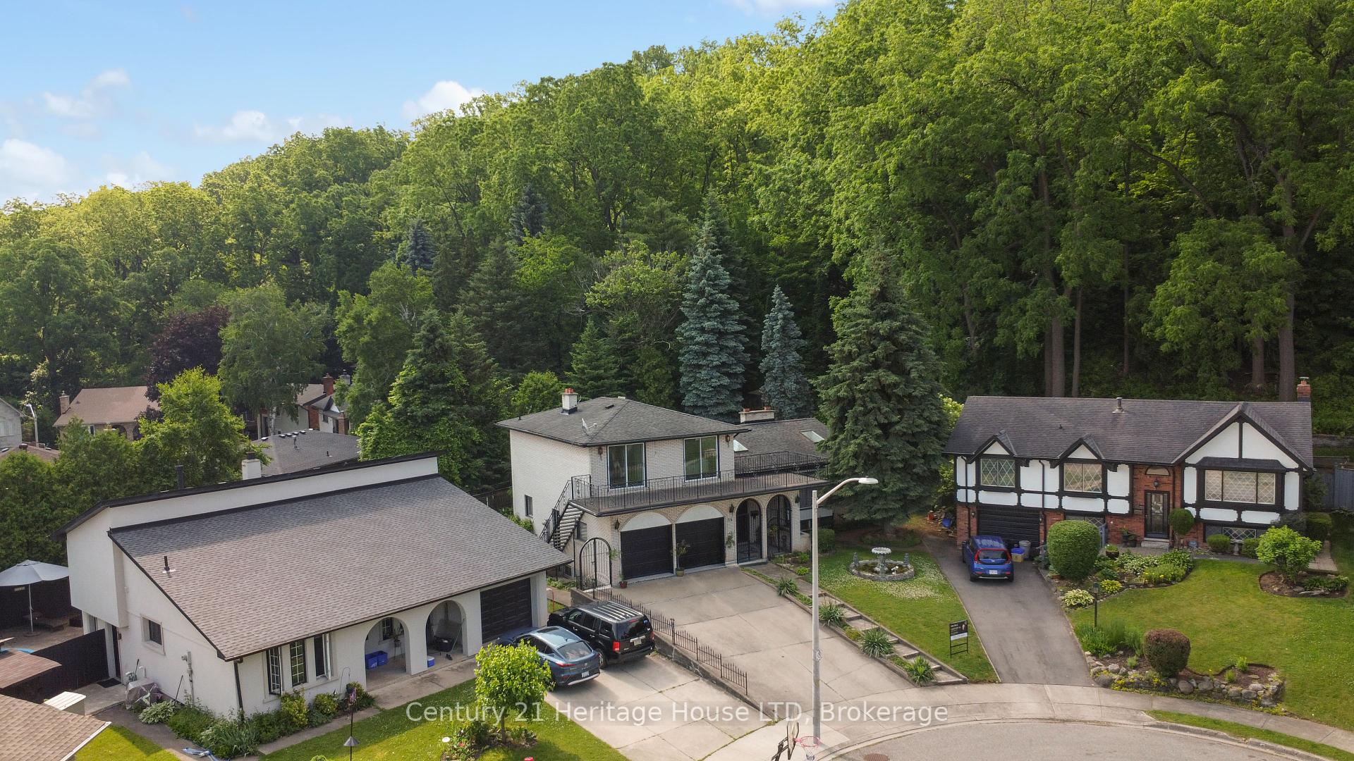 38 Palm Court, Hamilton, ON L8G 2T7