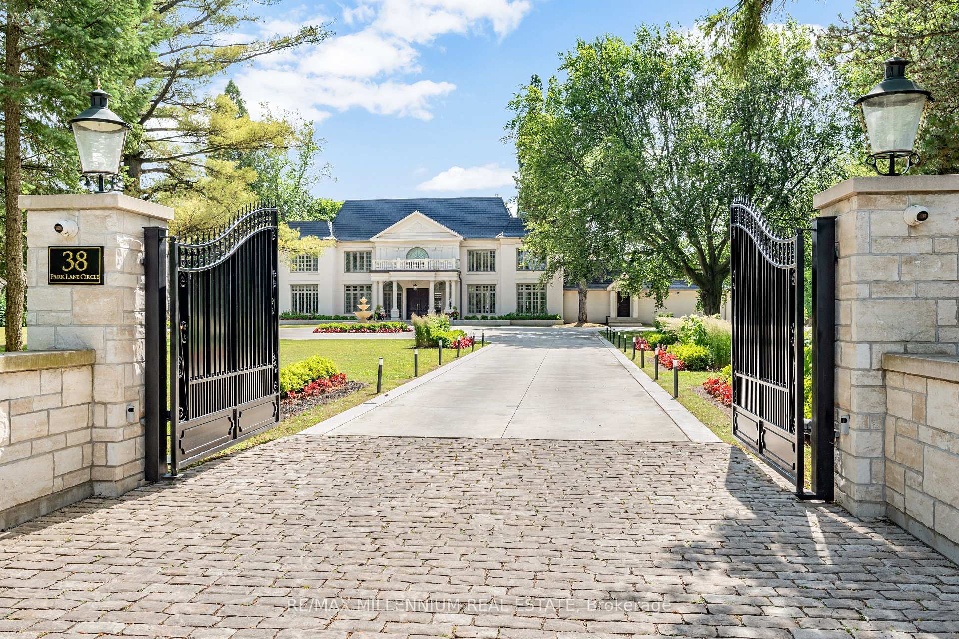 38 Park Lane Circle, Toronto, ON M3C 2N2