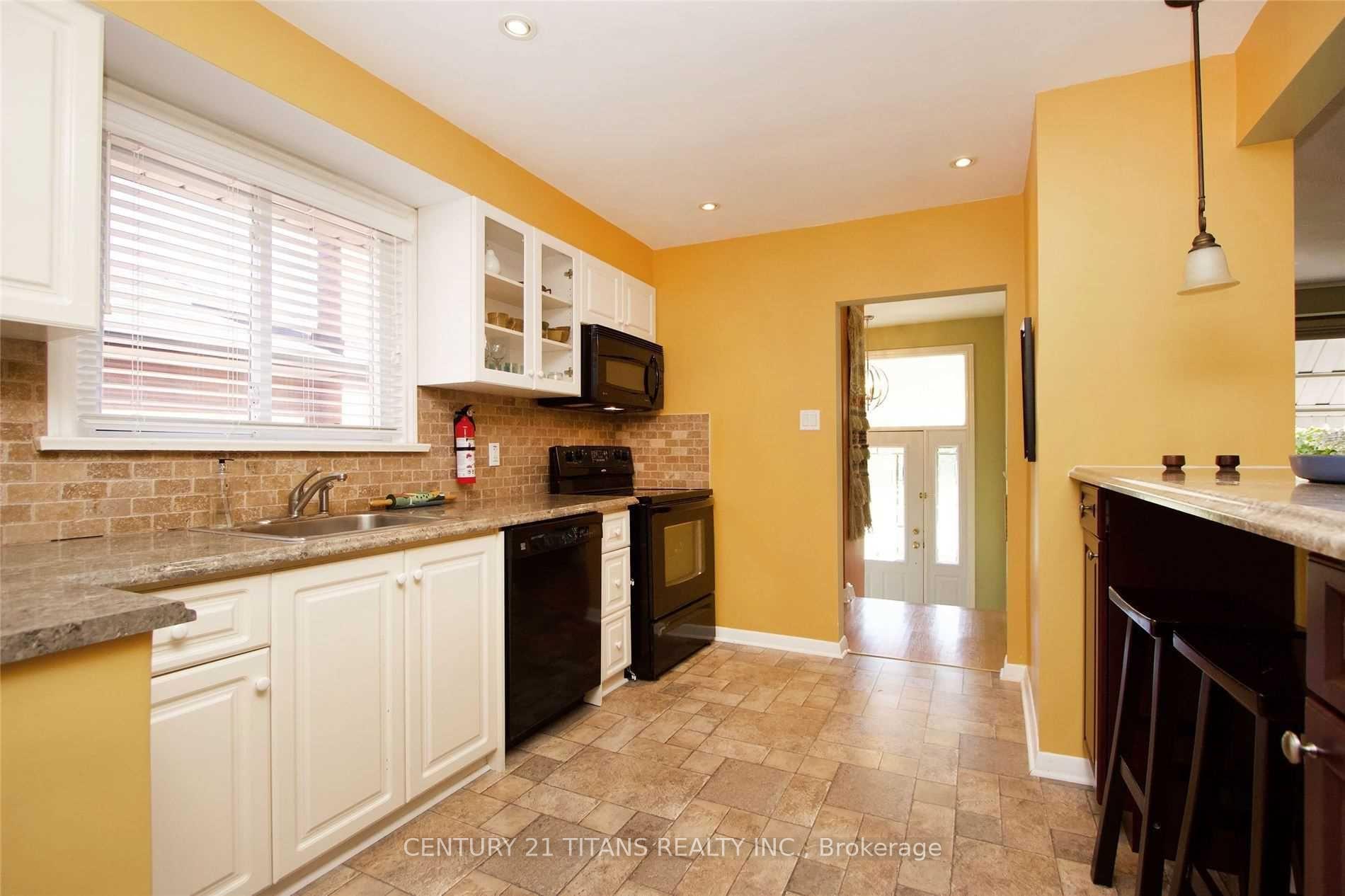 38 Rochman Boulevard, Toronto, ON M1H 1S2