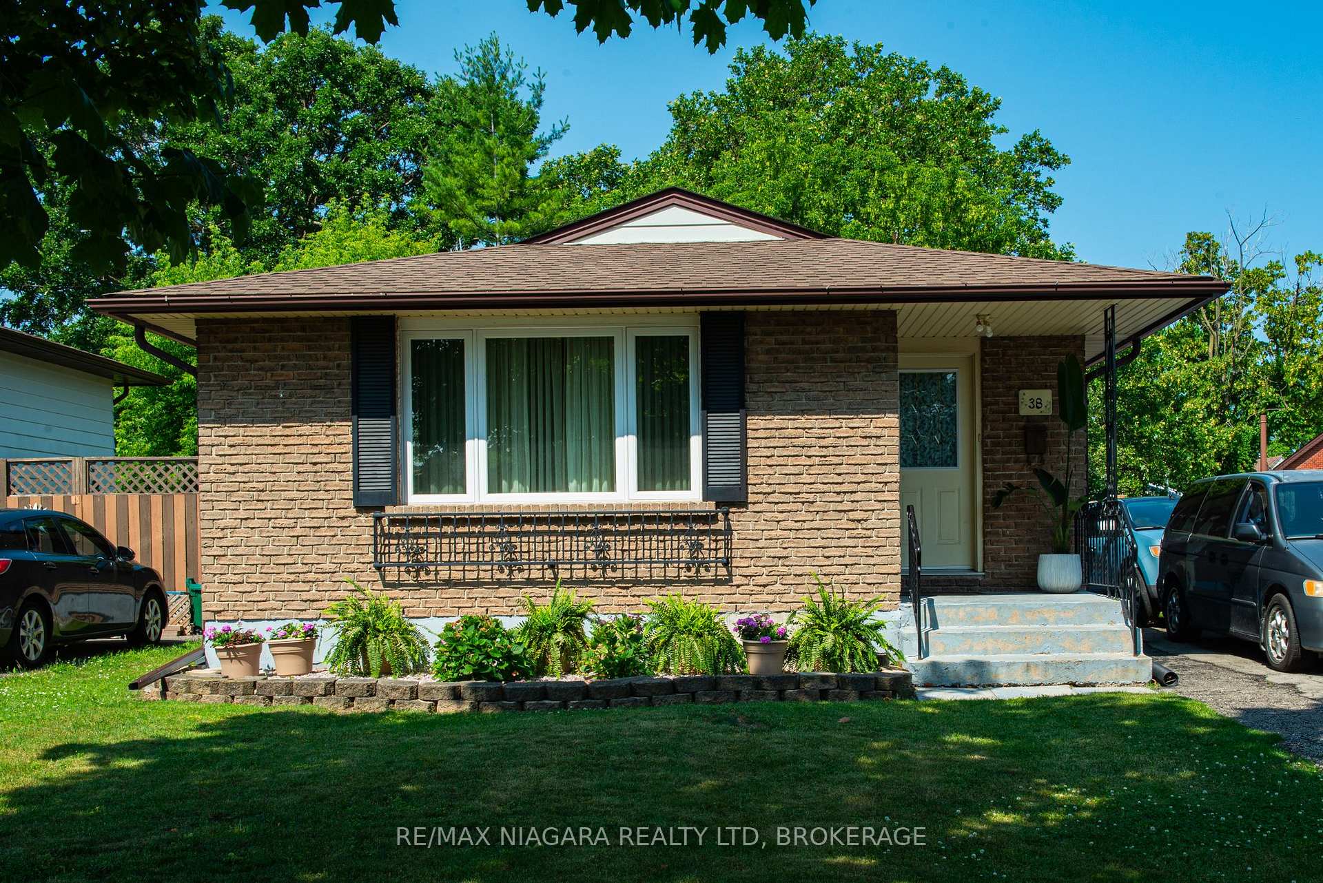 38 Roehampton Drive, St. Catharines, ON L2M 7K7