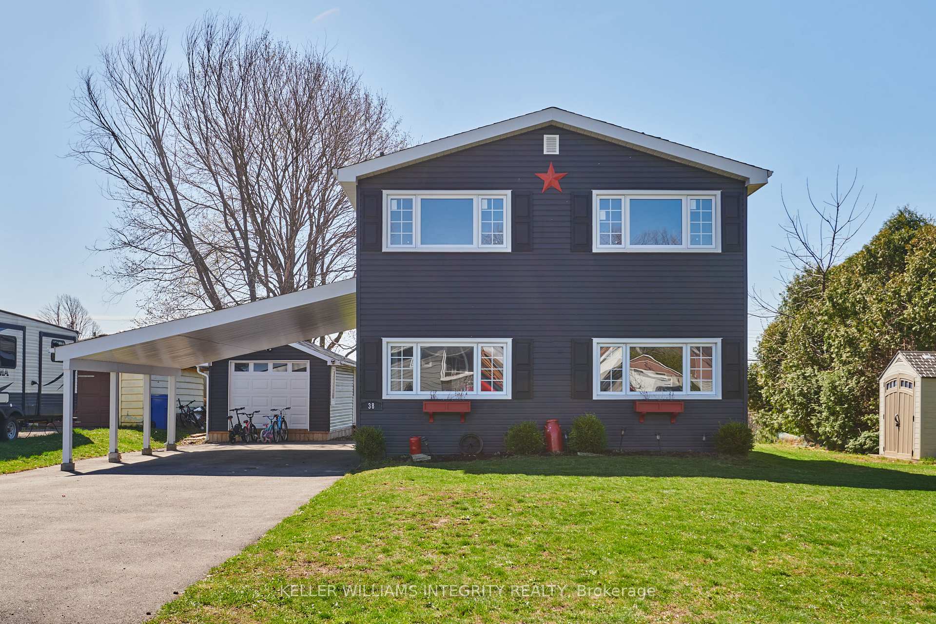 38 St Lawrence Street, South Stormont, ON K0C 1M0