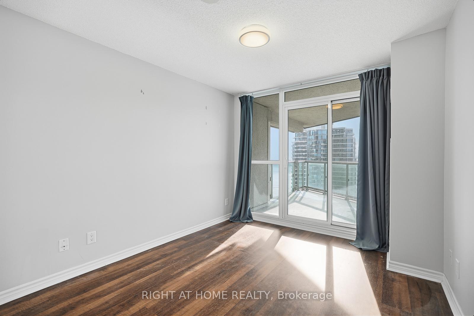 3811 - 19 Grand Trunk Crescent, Toronto, ON M5J 3A3