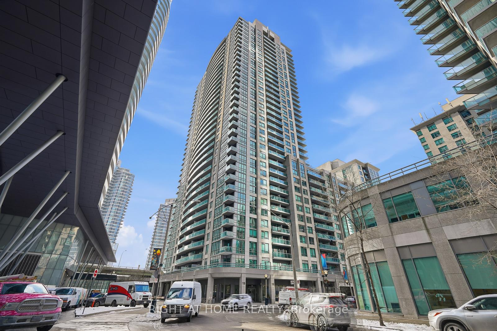 3811 - 19 Grand Trunk Crescent, Toronto, ON M5J 3A3