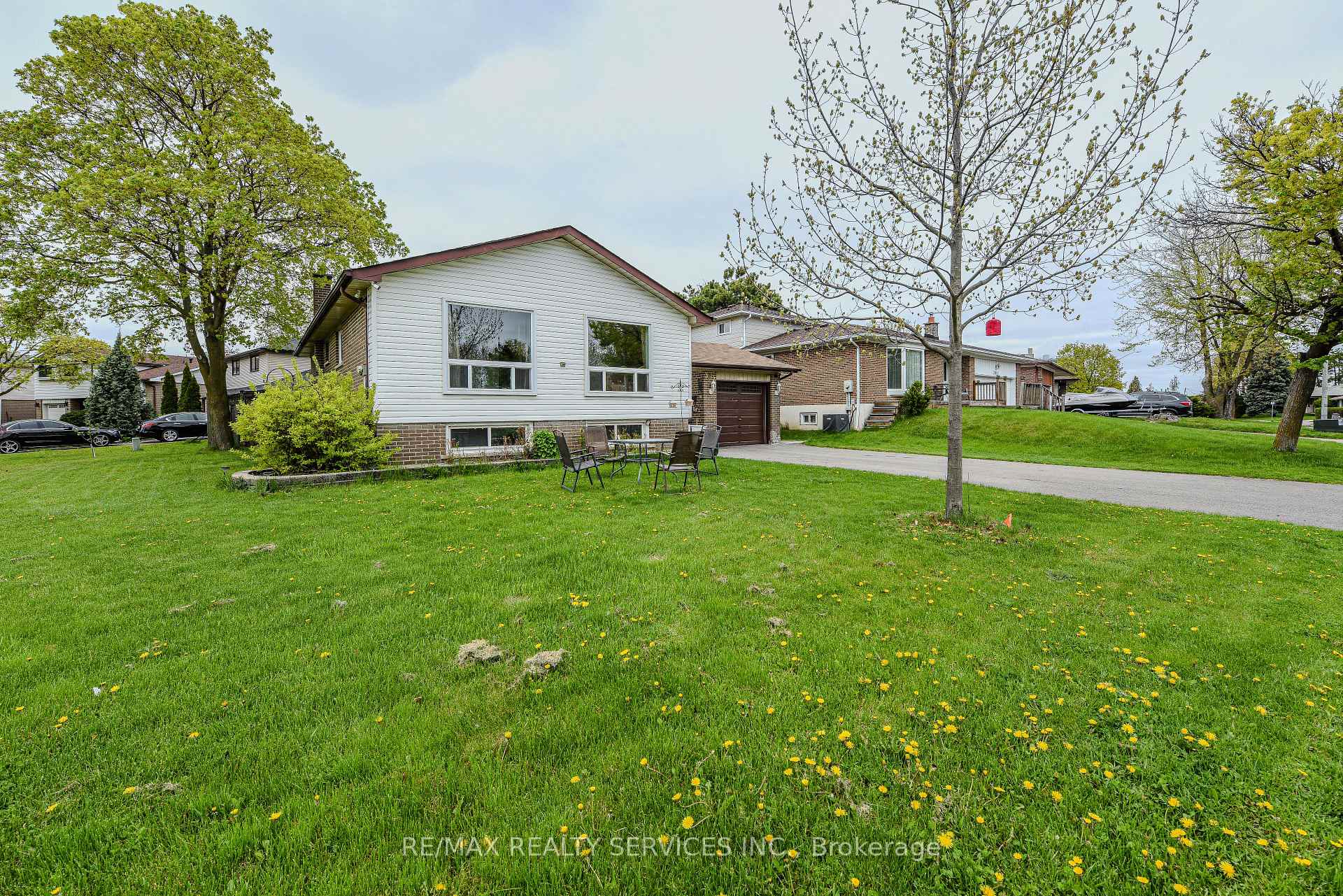 383 Bartley Bull Parkway, Brampton, ON L6W 2M1