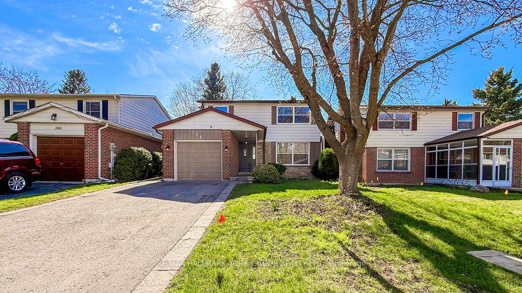 384 Handley Crescent, Newmarket, ON L3Y 4T4