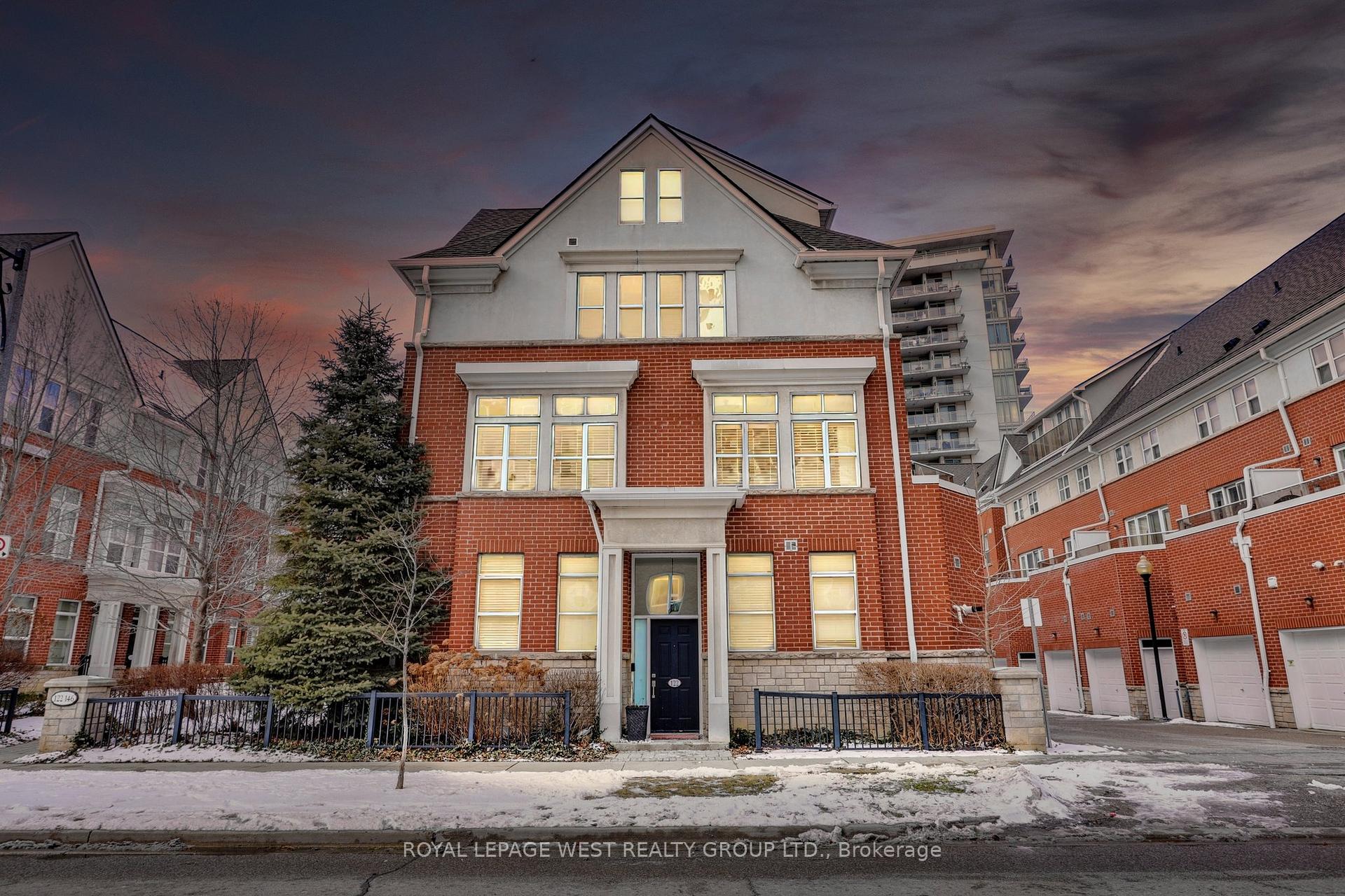 39 - 122 Resurrection Road, Toronto, ON M9A 5H1