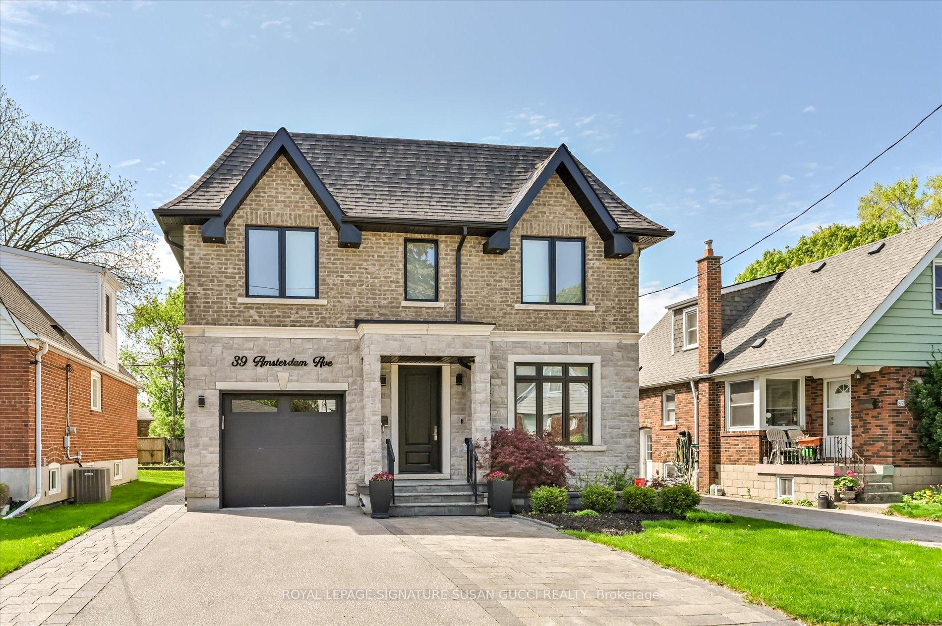 39 Amsterdam Avenue, Toronto, ON M4B 2B9